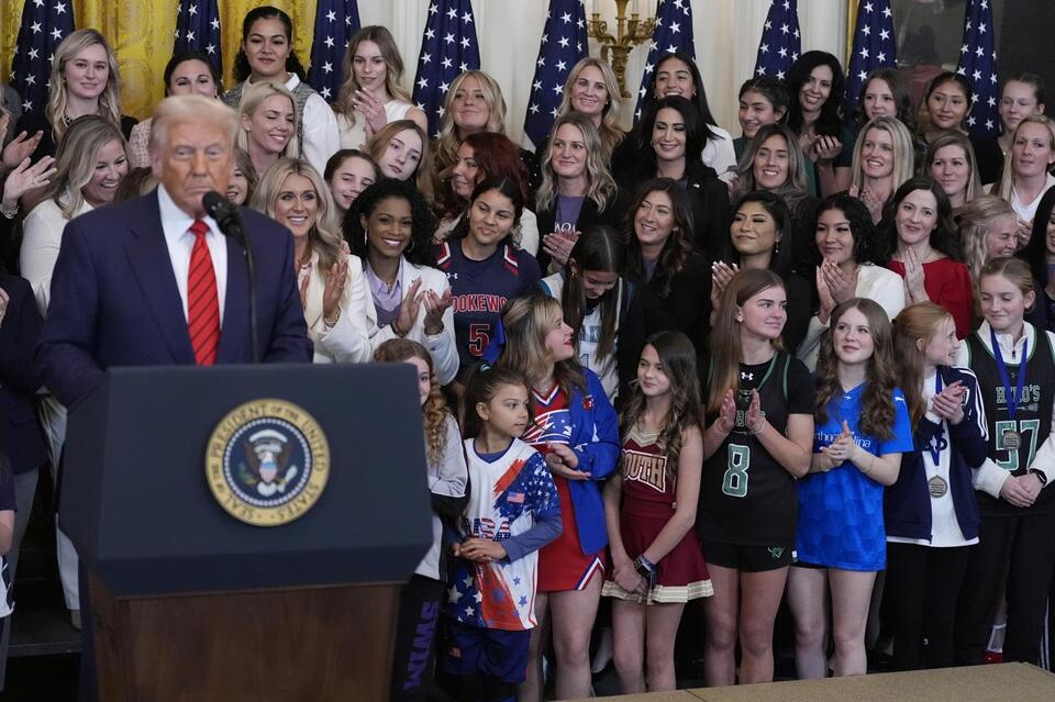 Trump signs order restricting transgender women from competing in ...