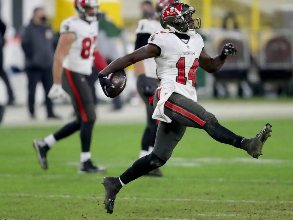 NFC Notes: Chris Godwin, Baker Mayfield, Russell Wilson, Buccaneers ...