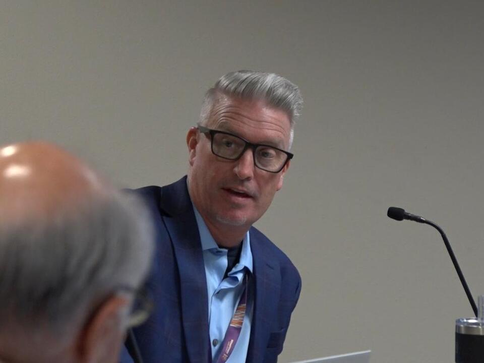 Kalahar declines pay raise as part of contract extension