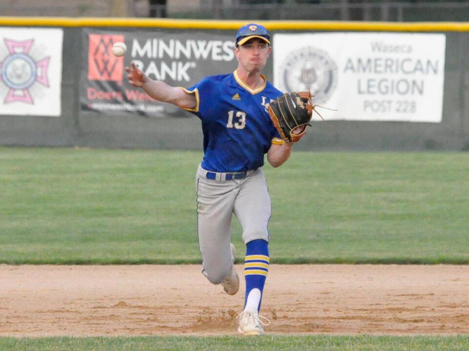 Giants outlast Belle Plaine to remain undefeated on the season