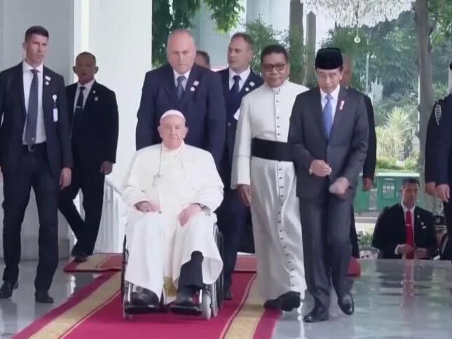 Pope Francis visits Indonesia, the first visit by a pope in 35 years