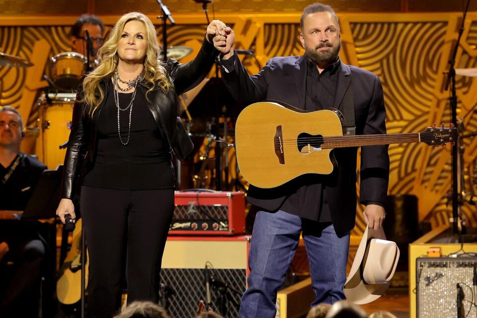 How Garth Helped Trisha Find Her Voice — On + Off the Stage - NewsBreak