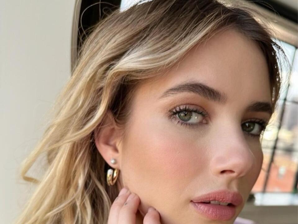 Emma Roberts Clued Me in on the "Controversial" Beauty Trends She's ...