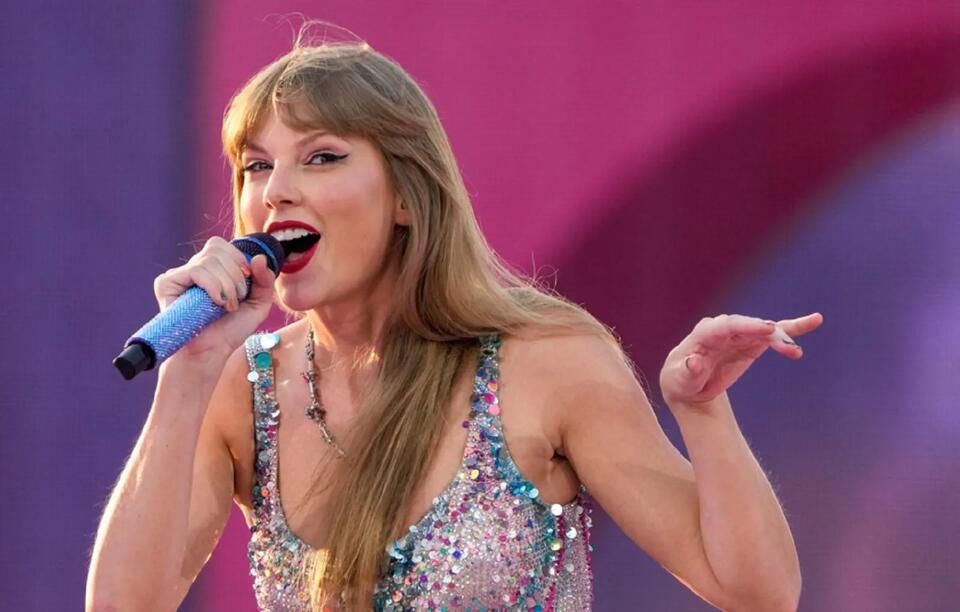 Taylor Swift Reportedly Turned Down Super Bowl Halftime Show Because ...