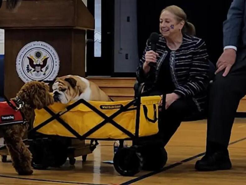 First Lady Cathy Justice Presents Lewisburg Elementary With Therapy Dog