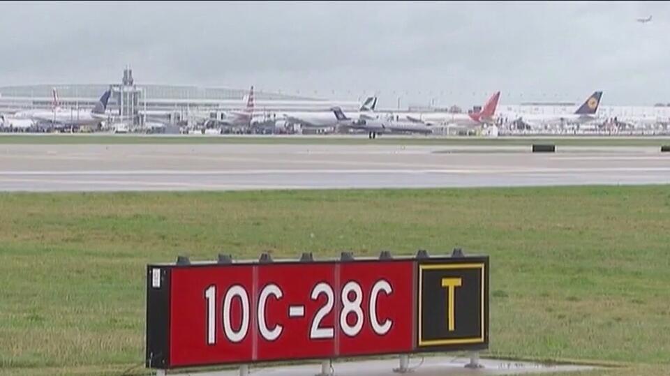 'Wakeup call': Bipartisan lawmakers call for more air traffic ...