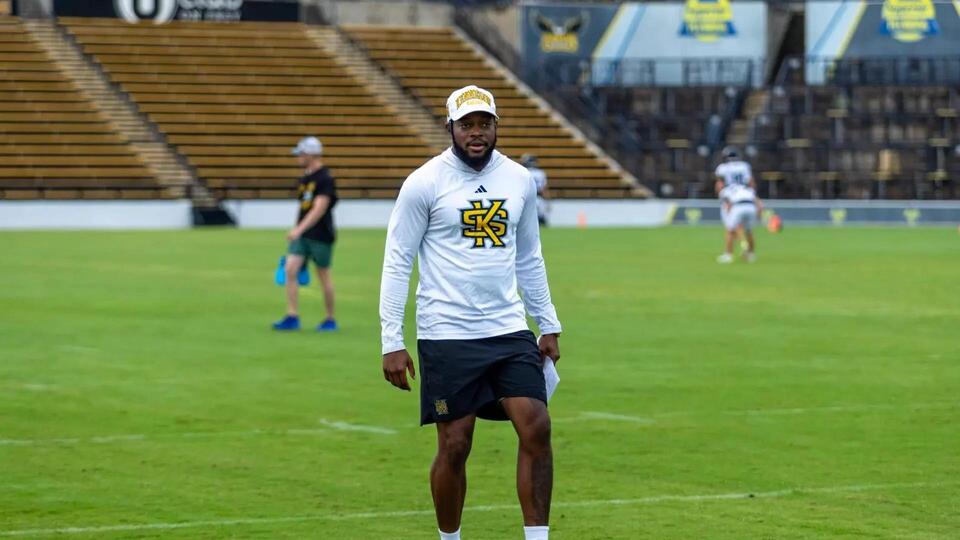 KSU's Whitlow recognized as a top young coach in FBS - NewsBreak