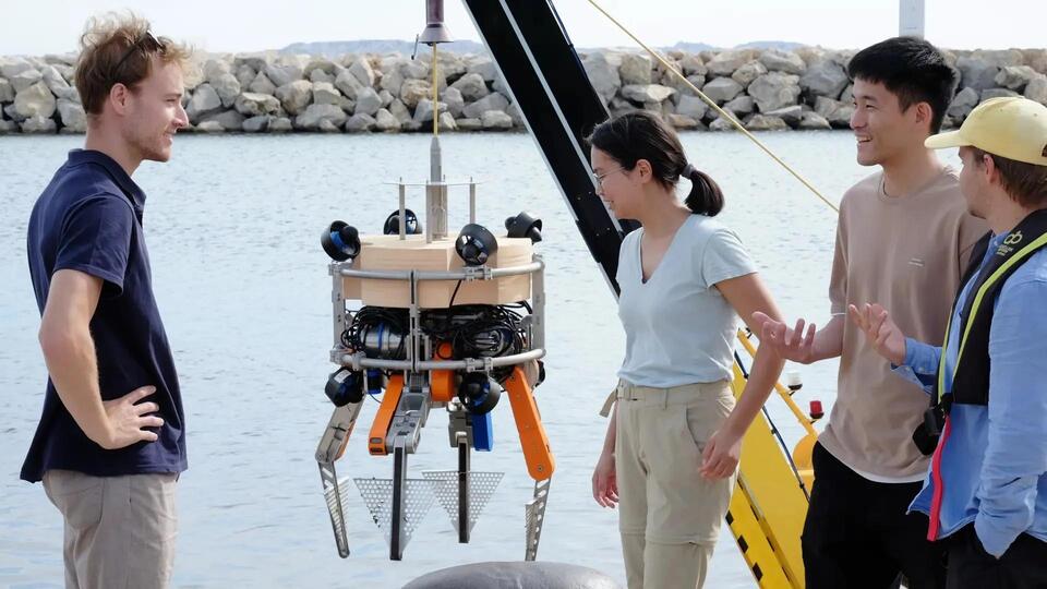 Germany unveils diving robot that collects underwater trash with giant ...