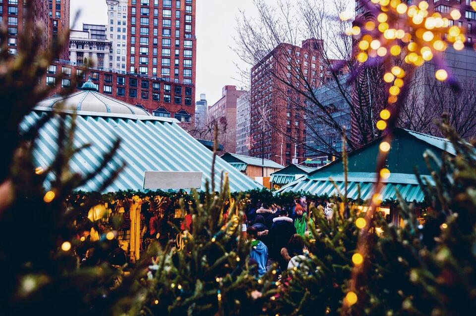 NY’s Union Square Market Named Top Holiday Spot for Couples - NewsBreak