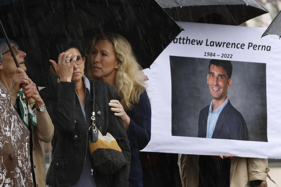 When did Matthew Perna die? Trump posthumously pardons Capitol rioter ...