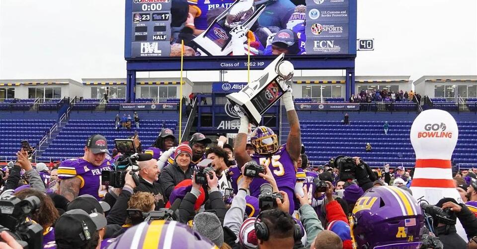 2025 Go Bowling Military Bowl - ECU 23, Pitt 17: How it looked from the ...