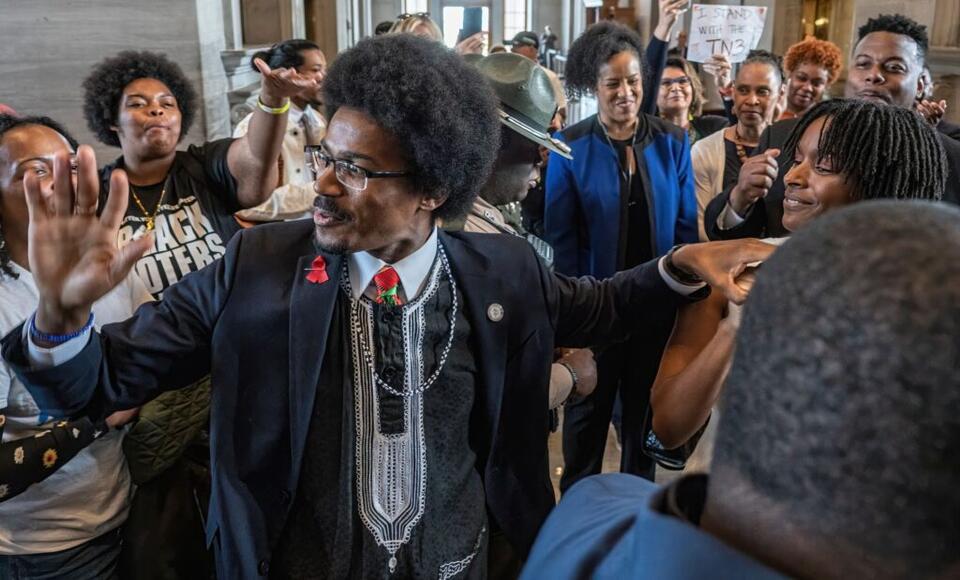 Stockard on the Stump: Pearson returns with fists in air but no ...