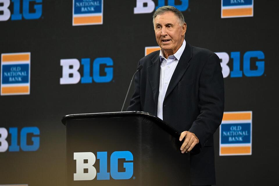 WATCH: Purdue honors CBS Sports college football analyst Gary Danielson ...