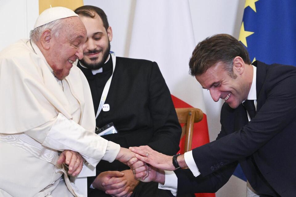 Pope Francis makes 1st papal visit to France's Corsica awash in ...