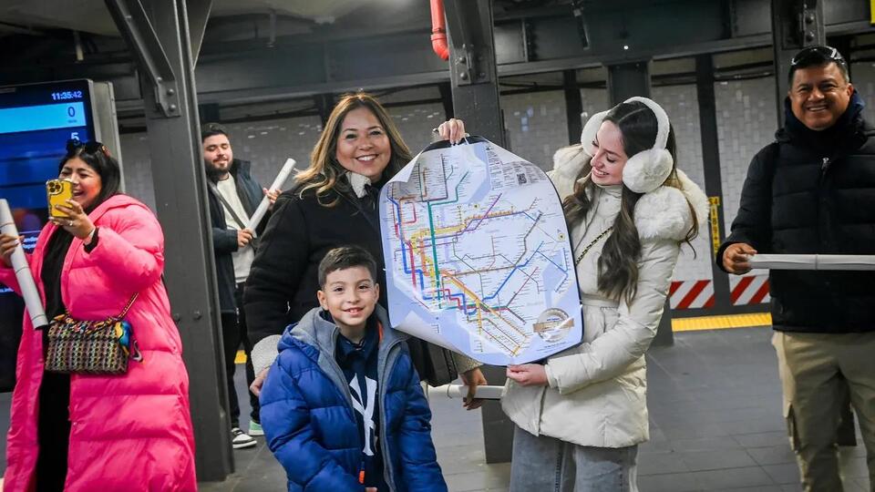 MTA unveils first fully redesigned subway map in nearly 50 years ...