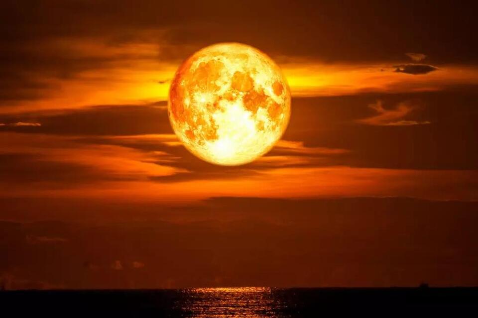 Witness a Rare, Out-of-This-World Lunar Trifecta Illuminate Our New ...