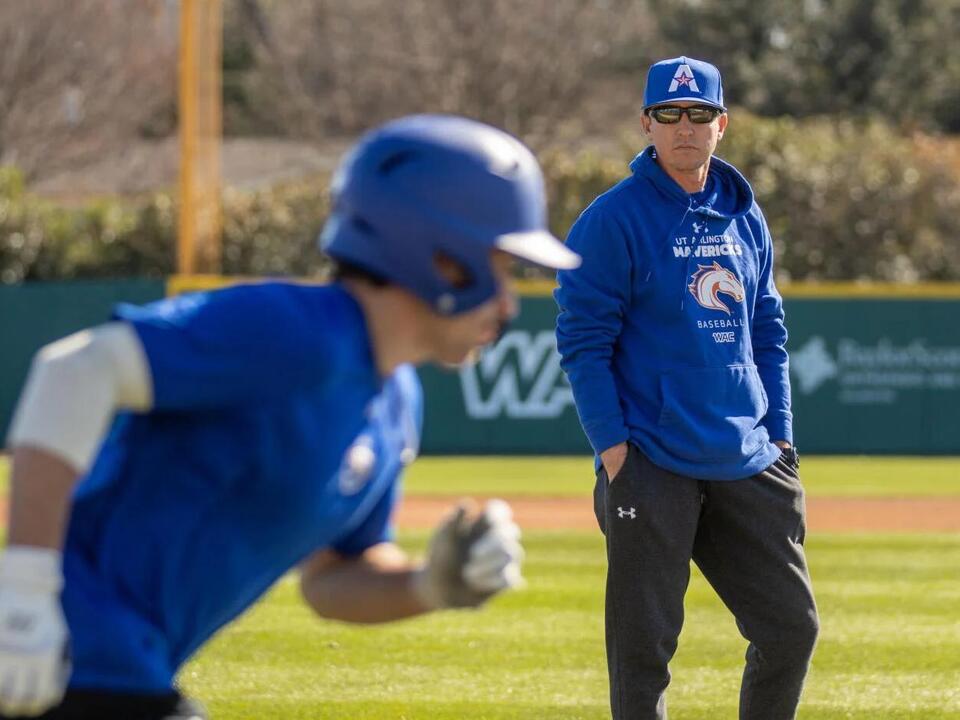 UTA head baseball coach resigns, accepts role in Houston