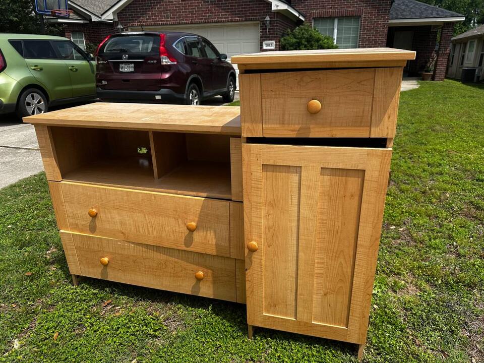 🎁 Freebies Up for Grabs in Conroe — From Pet Gear to Home Finds - NewsBreak