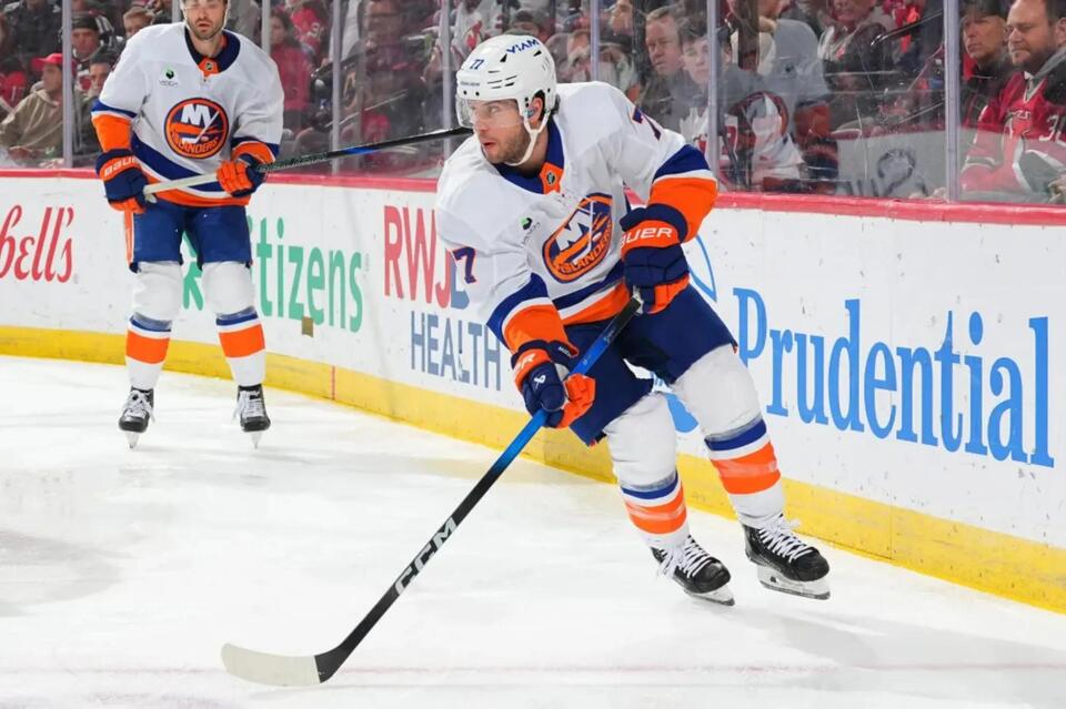 Islanders defenseman pays tribute to Post’s Larry Brooks: ‘Nobody did ...