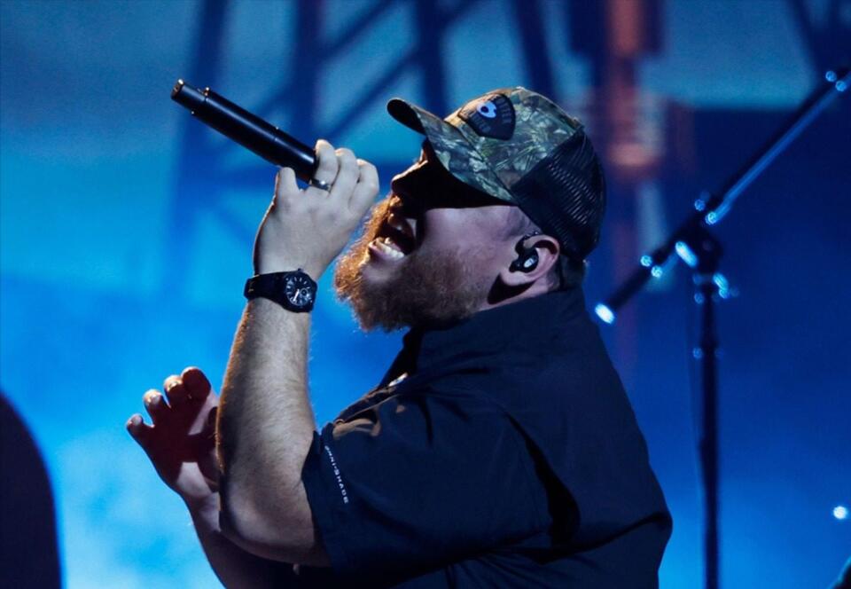Luke Combs Says He’d Love To Perform The Super Bowl Halftime Show ...