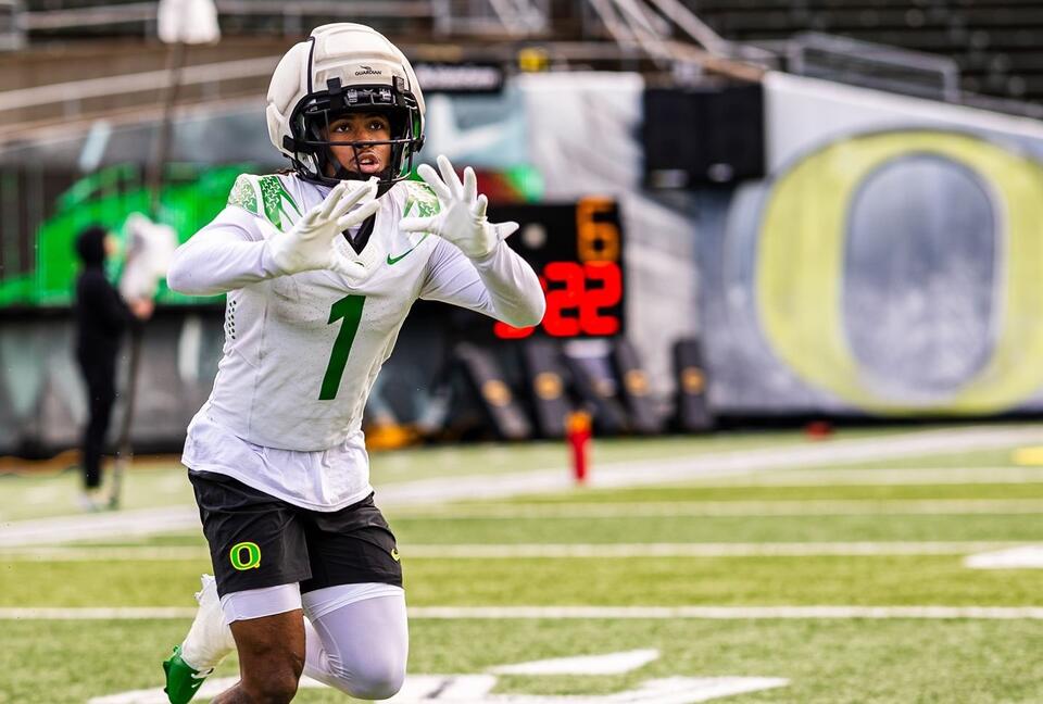 Oregon’s Dakorien Moore Talks Junior Adams’ Steady Hand and Blocking ...