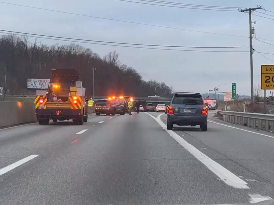 Multi Vehicle Crash Involving Tractor Trailer Shuts Down Nb Lanes On I 83