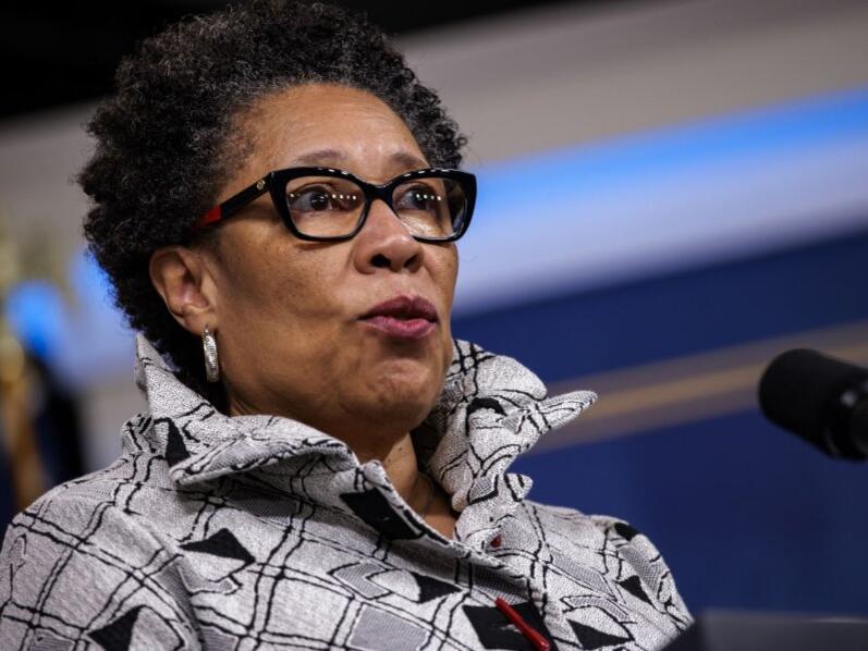HUD Secretary Marcia Fudge says she will retire this month, return to ...