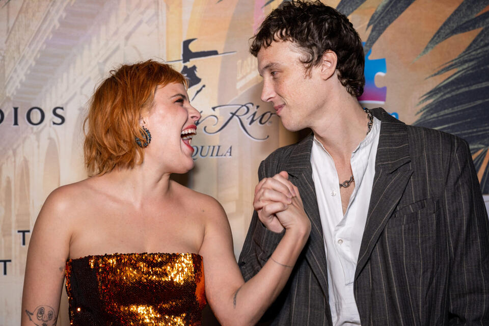 Bruce Willis’ Daughter Tallulah Is Engaged to Musician Justin Acee ...