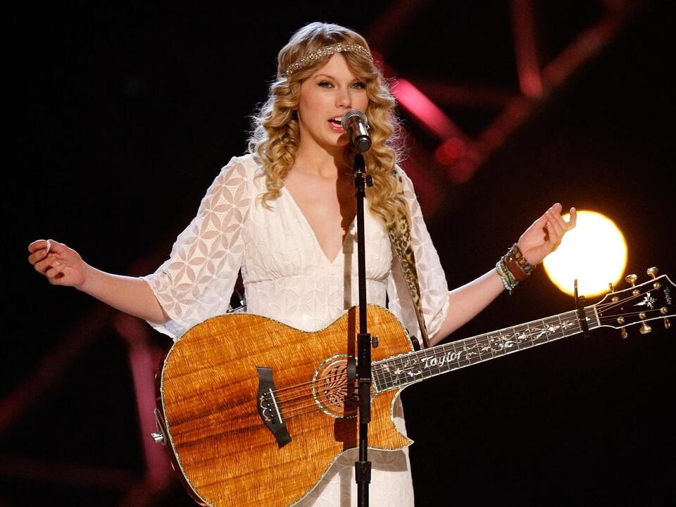 See the Setlist From Opening Night of Taylor’s Swift’s First-Ever ...