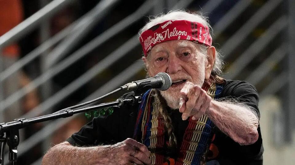 EXCLUSIVE: 'Frail' Willie Nelson's Retirement Fears as Iconic Singer ...