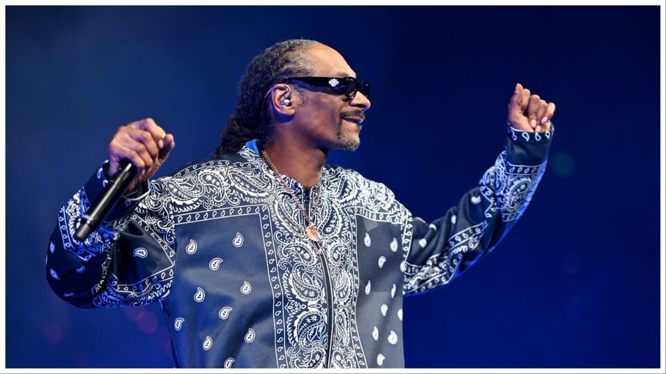 ‘Torch Looked Like a Lit Blunt’: Snoop Makes History as the ‘First ...