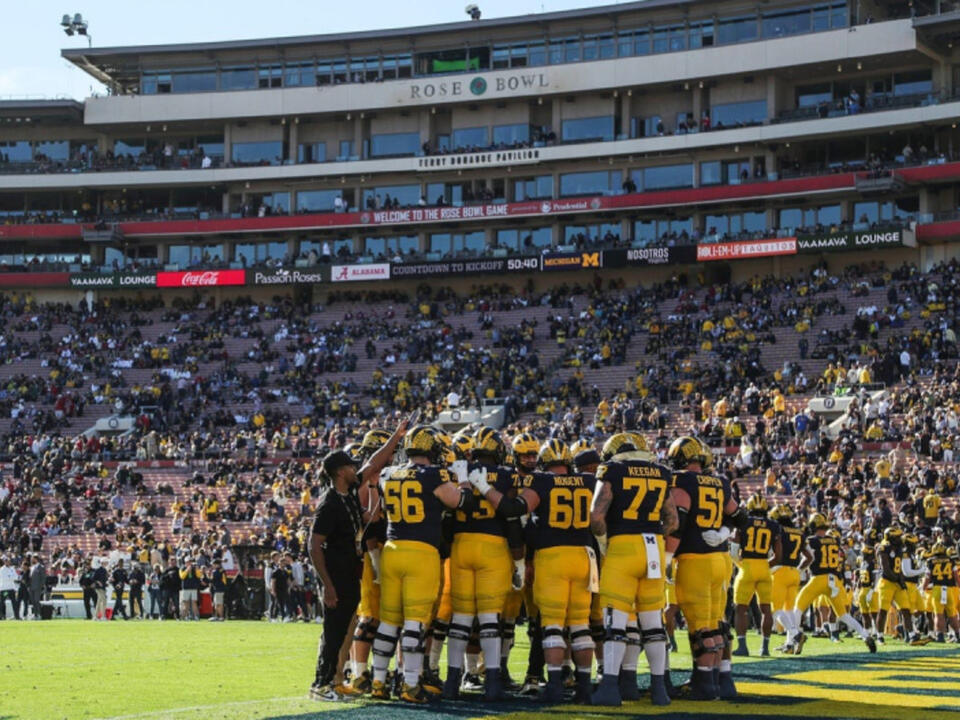 College Football Fans Concerned Elite Program's Recruiting Is About To ...