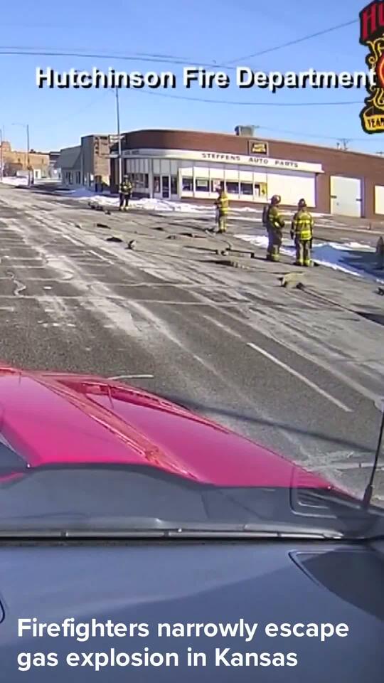Firefighters narrowly escape gas explosion in Hutchinson, Kansas ...
