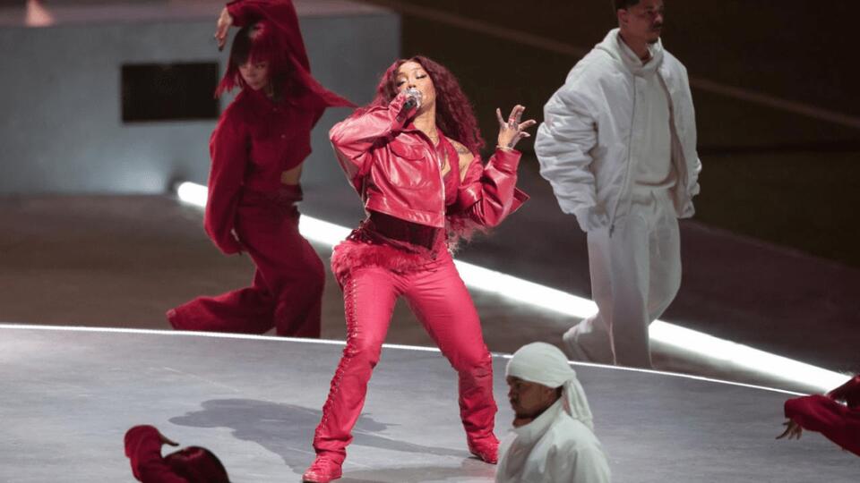 SZA Recaps Super Bowl 2025 Experience With Unseen Photos - NewsBreak