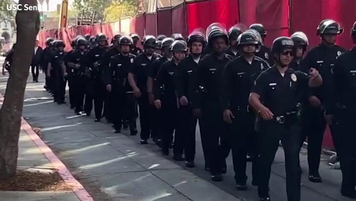 Police in riot gear disperse pro-Palestine protesters on USC campus ...