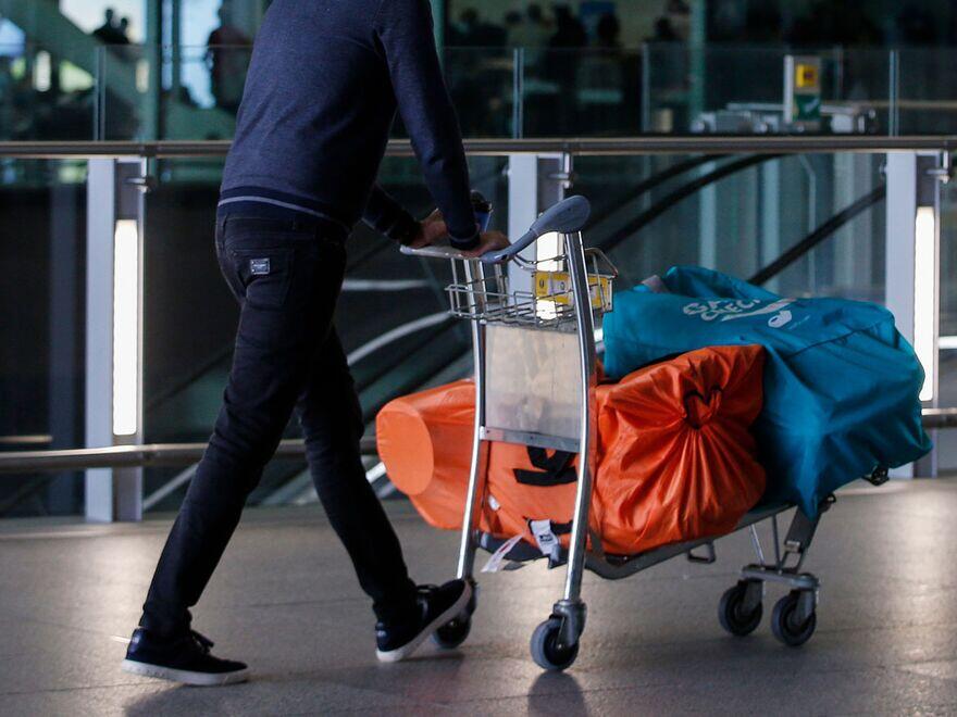 Surprise Fall in UK Services Inflation May Hold Key to Rate Cuts