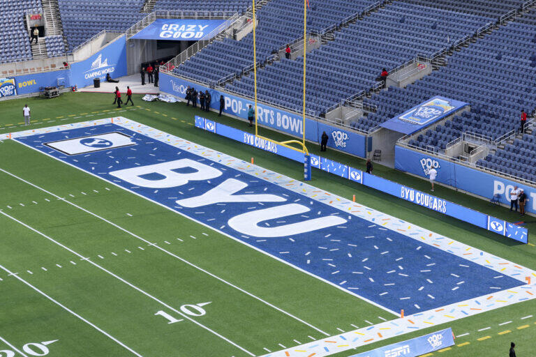 College football fans celebrate unreal Pop-Tarts Bowl stadium menu ...