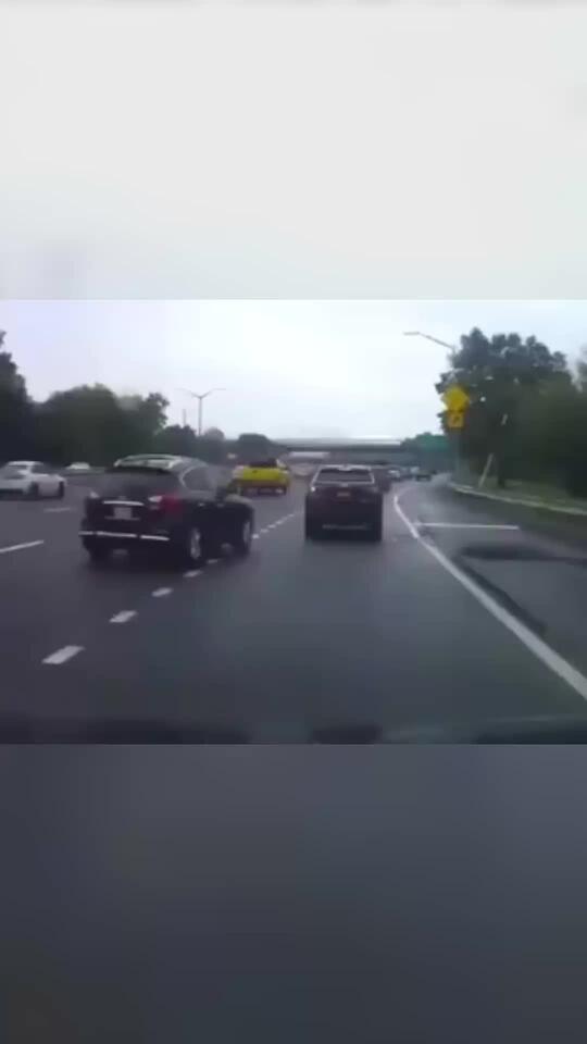 Road Raging Woman Stops Before Exit road rage viral - NewsBreak