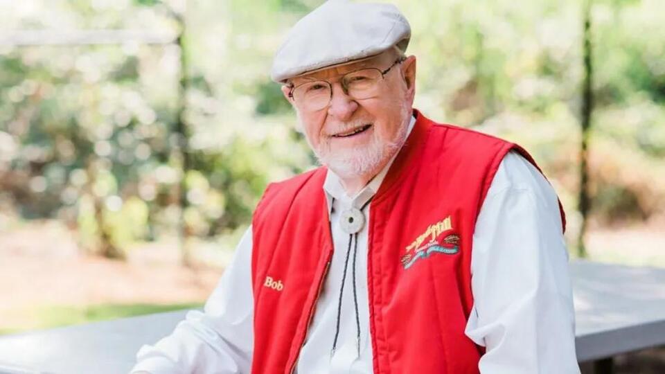 Inspirational People: Bob Moore Leaves Full Ownership Of His Company To ...