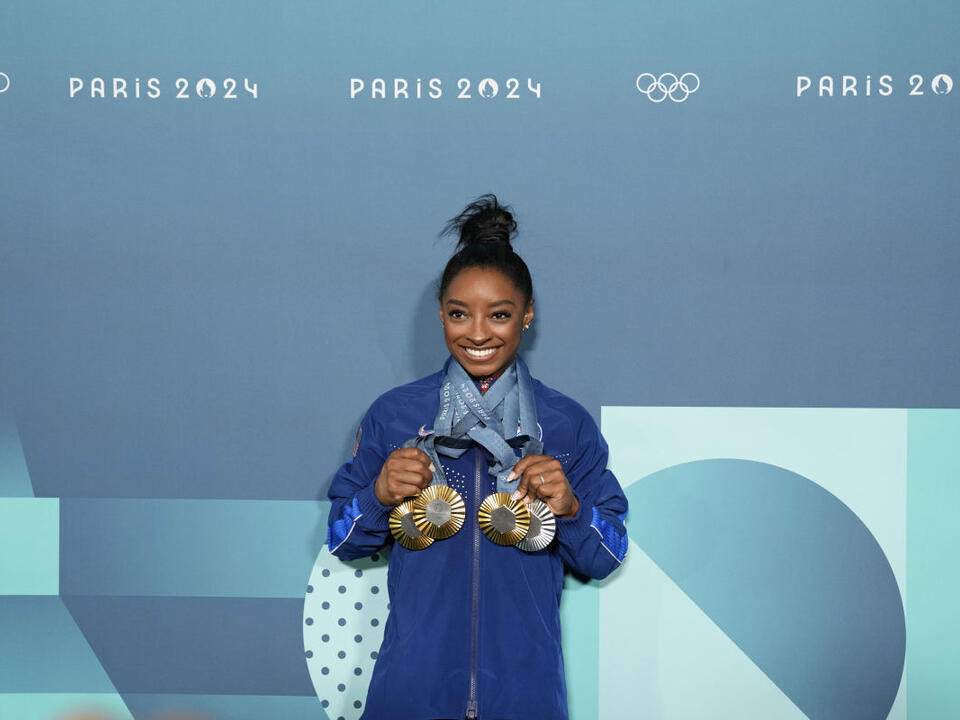 Simone Biles' Epic Olympics Closing Ceremony Honor Draws Powerful ...