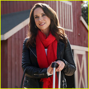 Hallmark Queen Lacey Chabert Spoofs Rom-Com Movies in New Philosophy ...