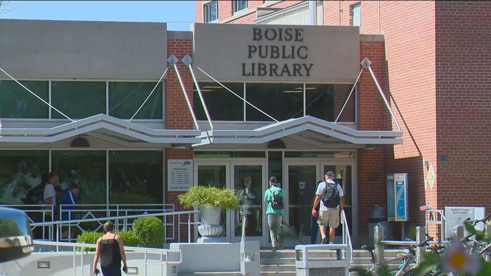 Boiseans bid farewell to library's first floor before renovations begin ...