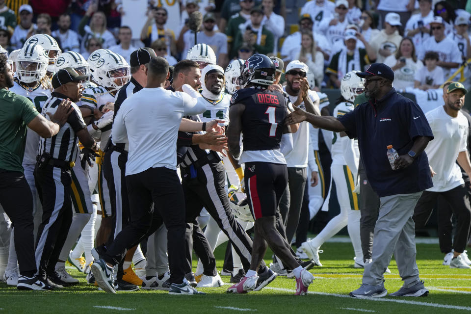 Stefon Diggs gets into heated altercation with Packers, Jaire Alexander ...