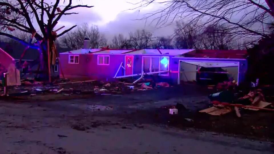 Tornado rips roofs off homes in central Illinois, widespread damage ...