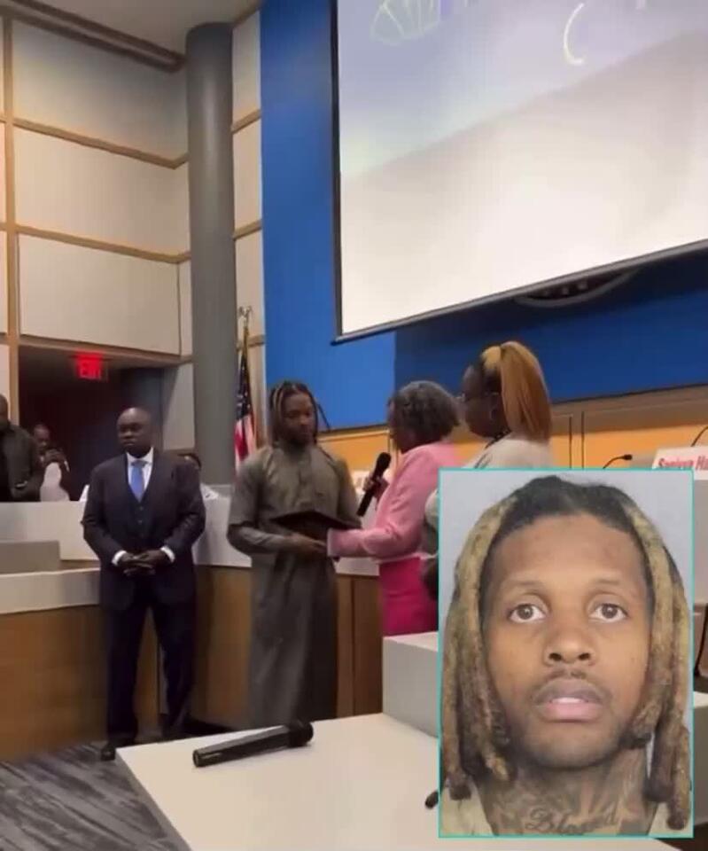 Resurfacing Video Shows Rapper Lil Durk Being Given 2 Keys To The City ...
