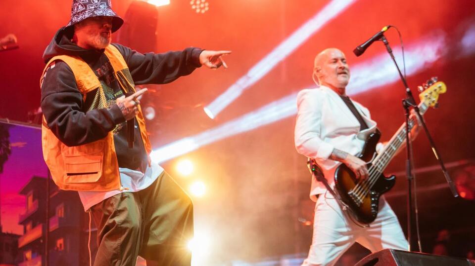 Iconic 90's Rock Band Scores Its First No. 1 Single in Over 26 Years ...