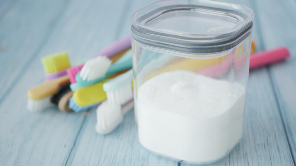 Mixing Baking Soda And Toothpaste: Why Is It Recommended And What Is It ...