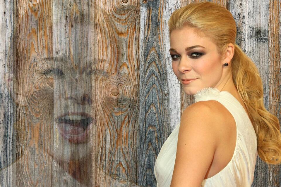 10 LeAnn Rimes Songs That Prove She’s a ’90s Country Icon - NewsBreak