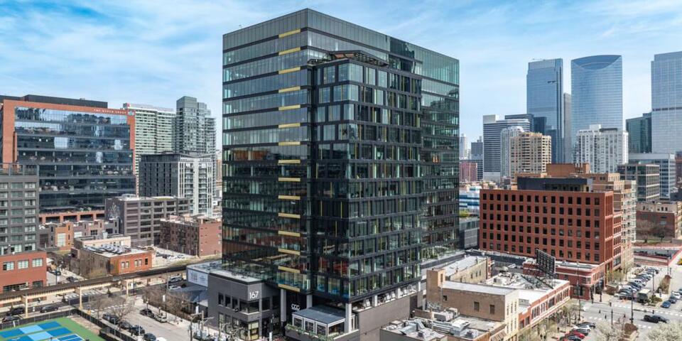 Fulton Market landlord defies office market struggle with big refi ...