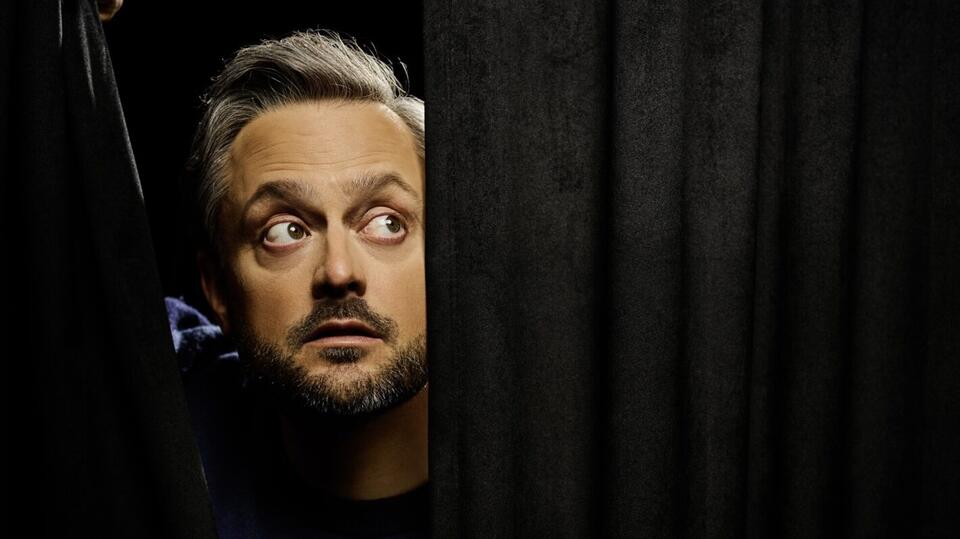 2025 Emmys Will Avoid Political Jokes, Host Nate Bargatze Says - NewsBreak